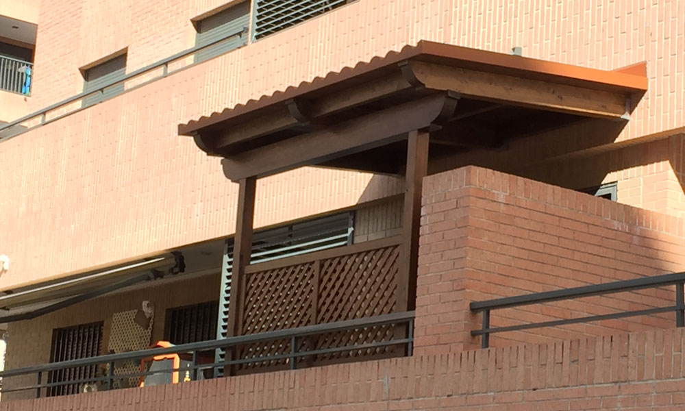 Pérgolas de madera con panel sándwich | Pérgolas de madera en Valencia
