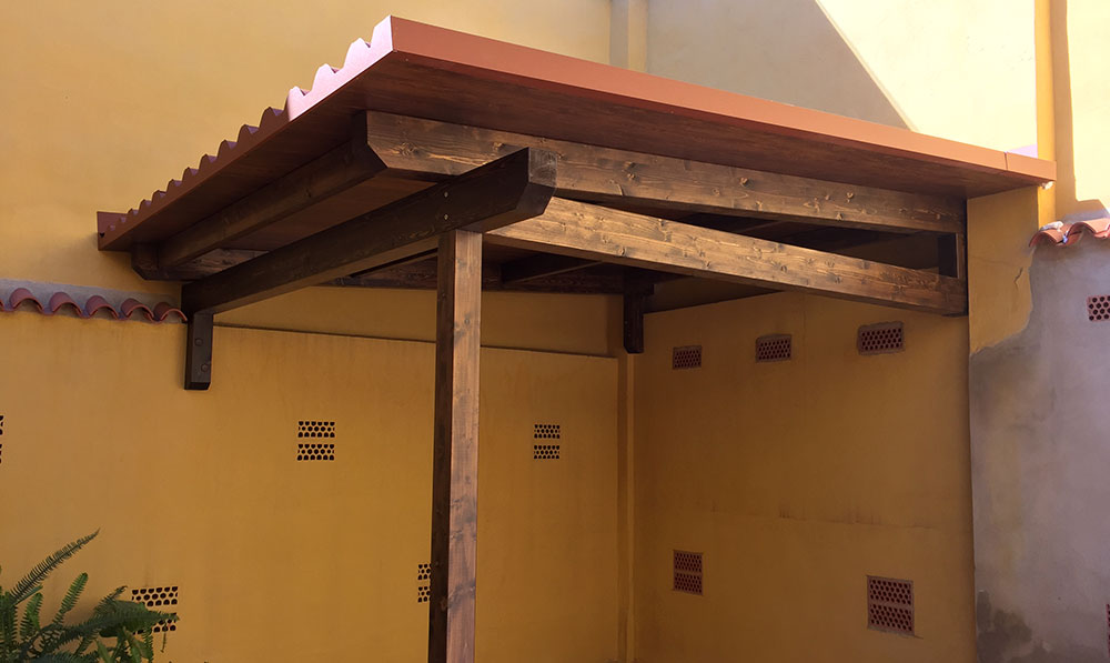 Pérgolas de madera con panel sándwich | Pérgolas de madera en Valencia